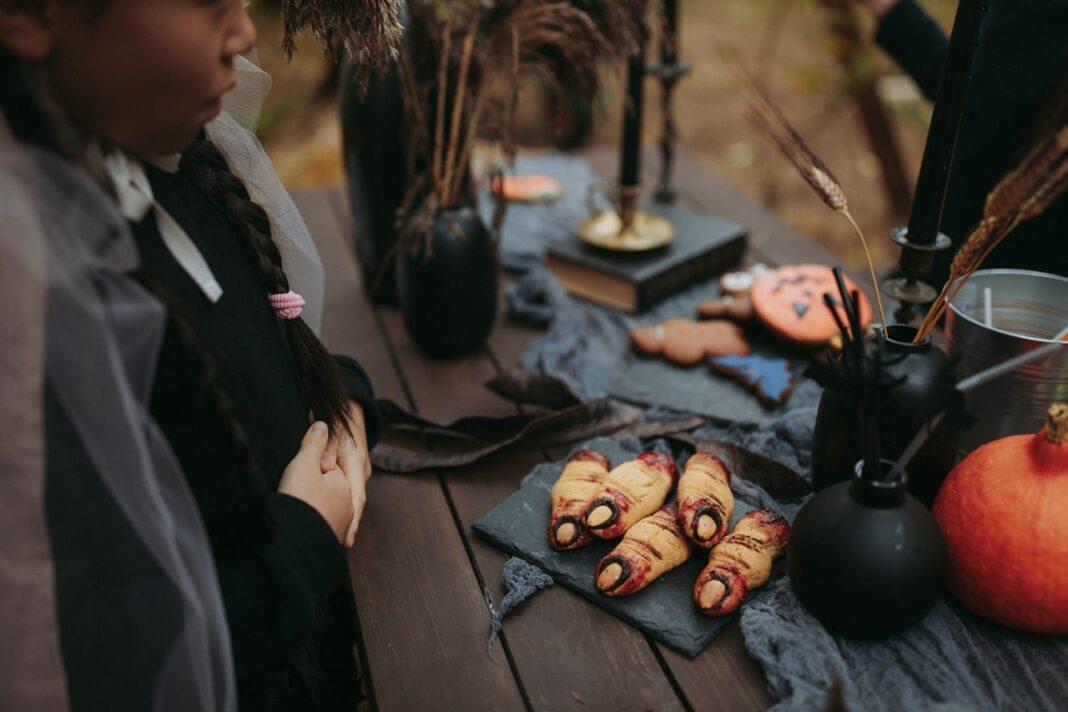 10 Cool Ways to Make Money on Halloween 2024
